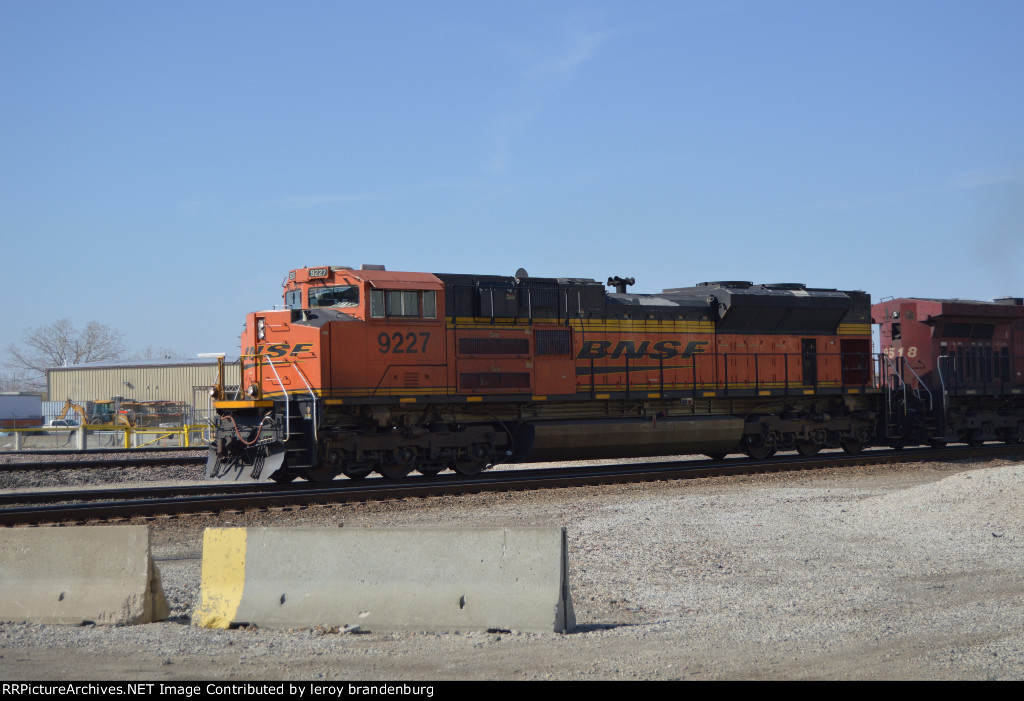 BNSF 9227 at santa fe jct